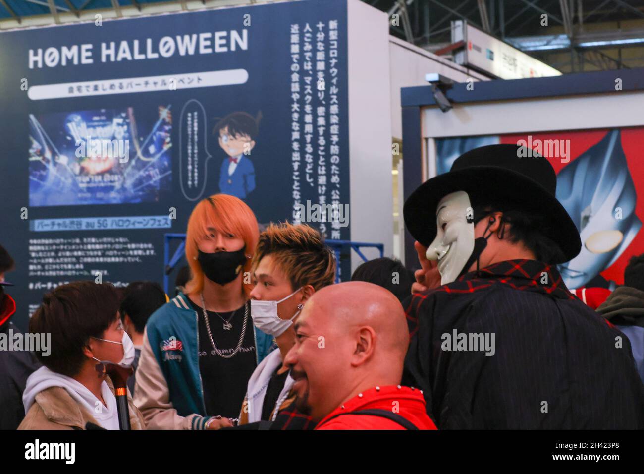 Japan, Tokyo, Shibuya, people in costumes gather for Halloween and ...