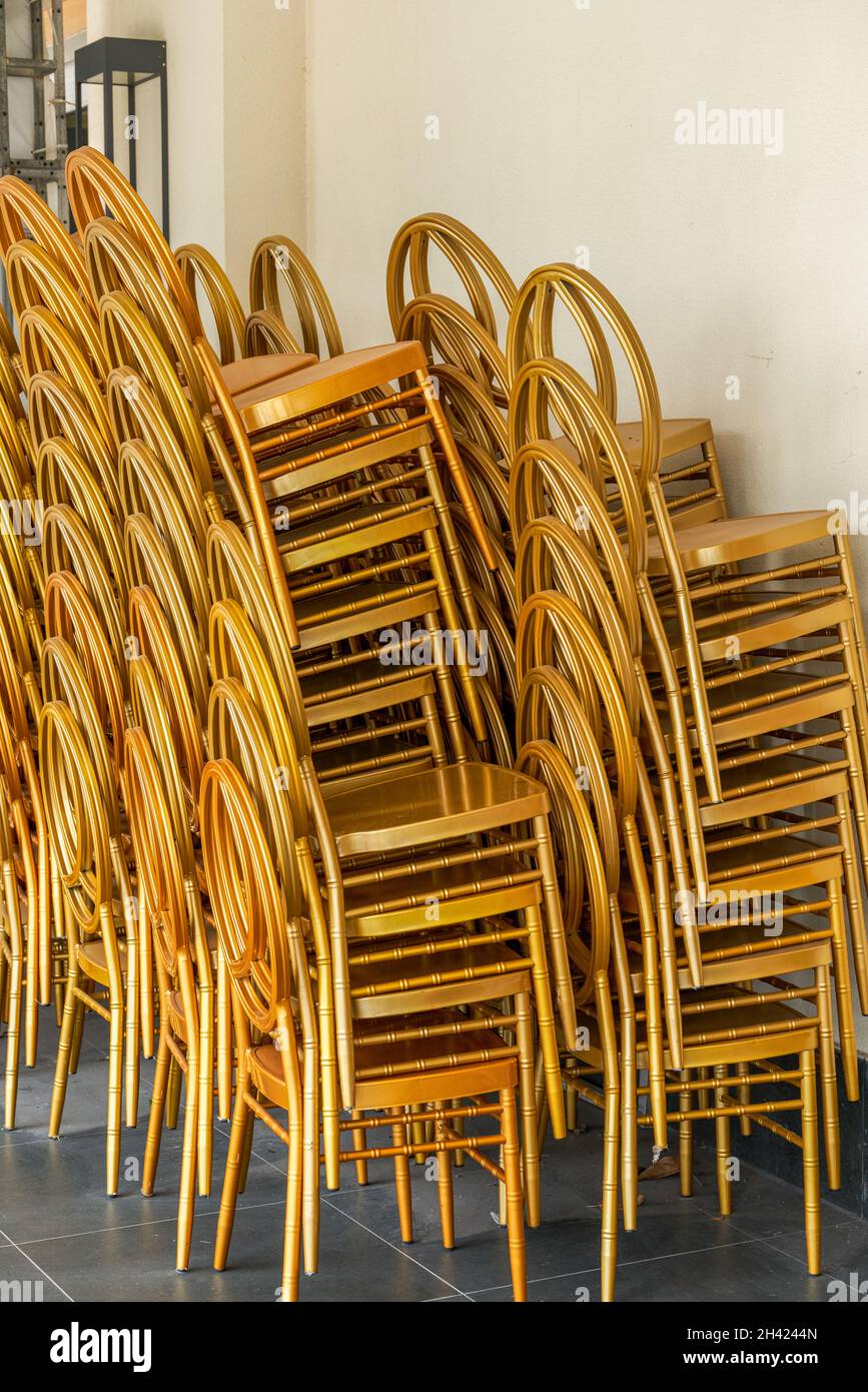 Edge stools hi-res stock photography and images - Alamy