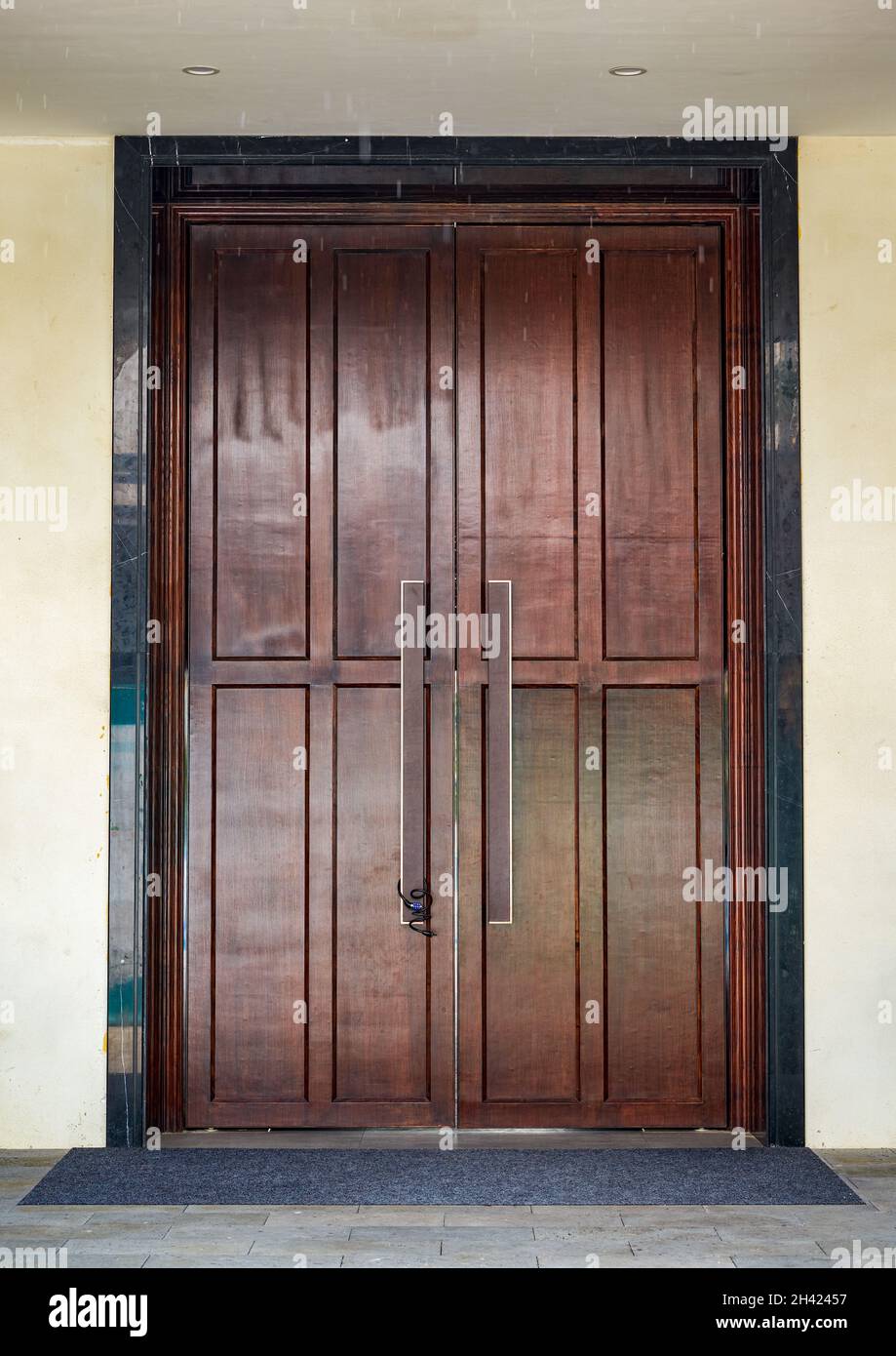 Empty church auditorium hi-res stock photography and images - Alamy