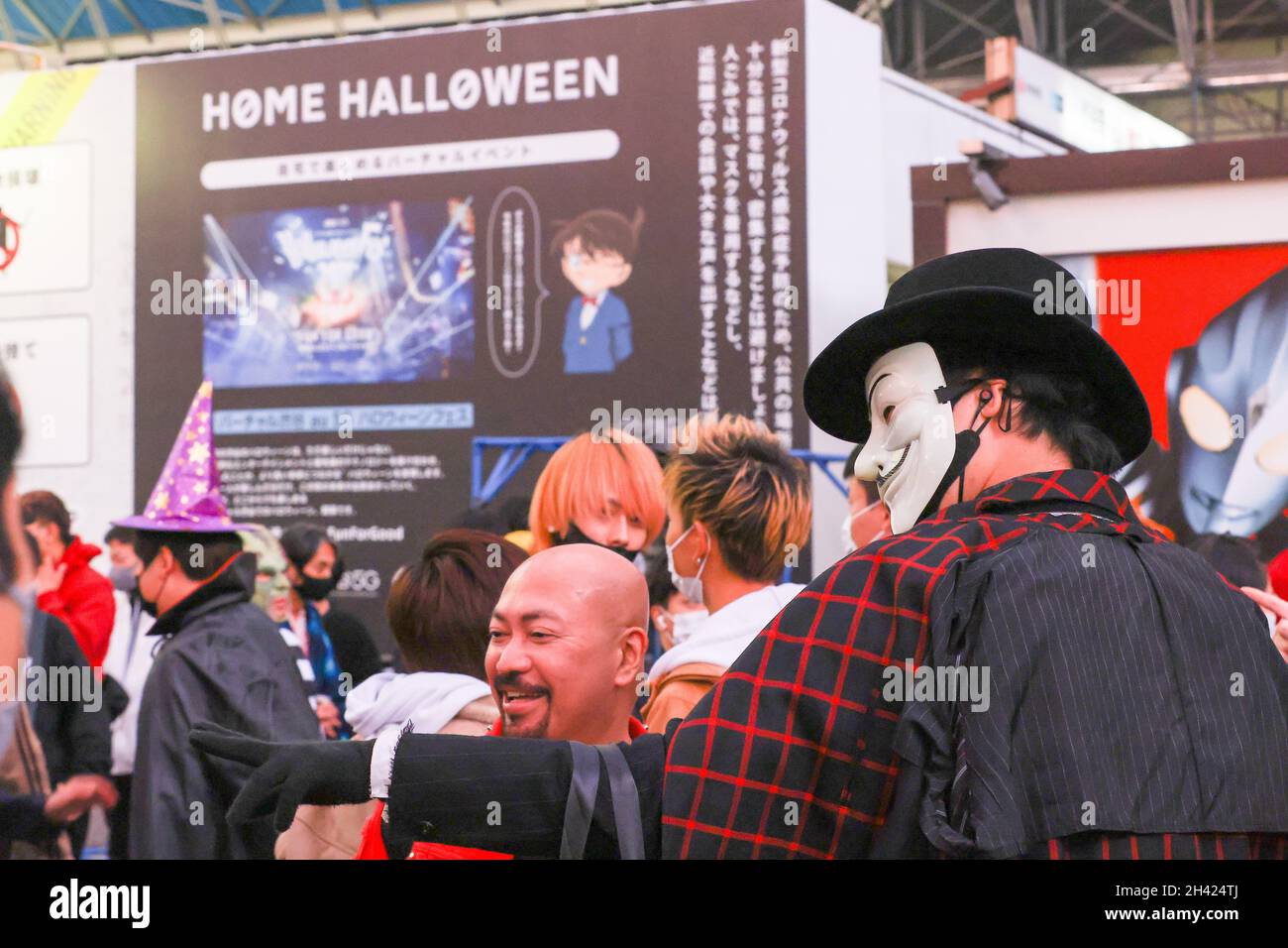 Japan, Tokyo, Shibuya, people in costumes gather for Halloween and ...
