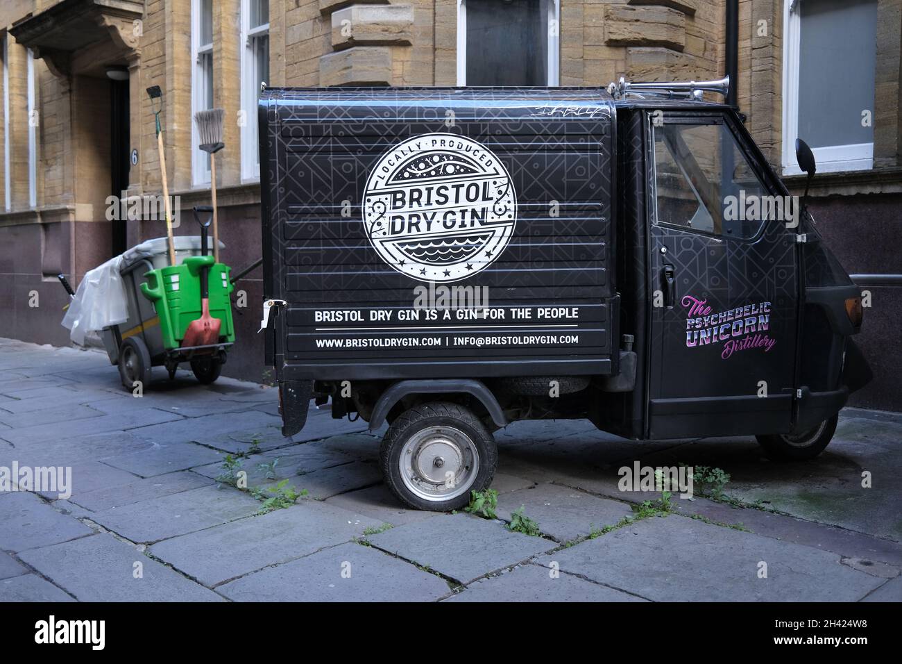 Three wheeler van hi-res stock photography and images - Alamy