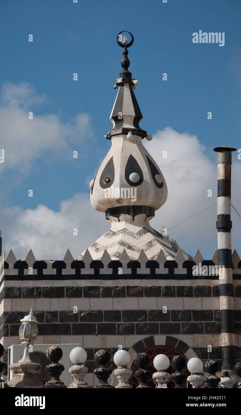 White muslim mosque minaret hi-res stock photography and images - Alamy