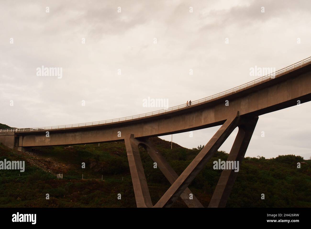 Bridge architecture curve hi-res stock photography and images - Alamy