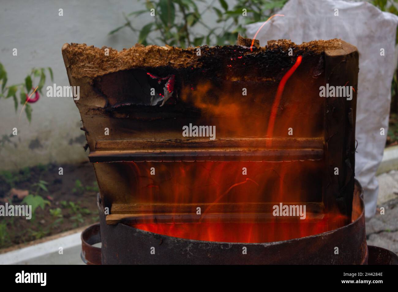 Fire burning in oil drum hi-res stock photography and images - Alamy
