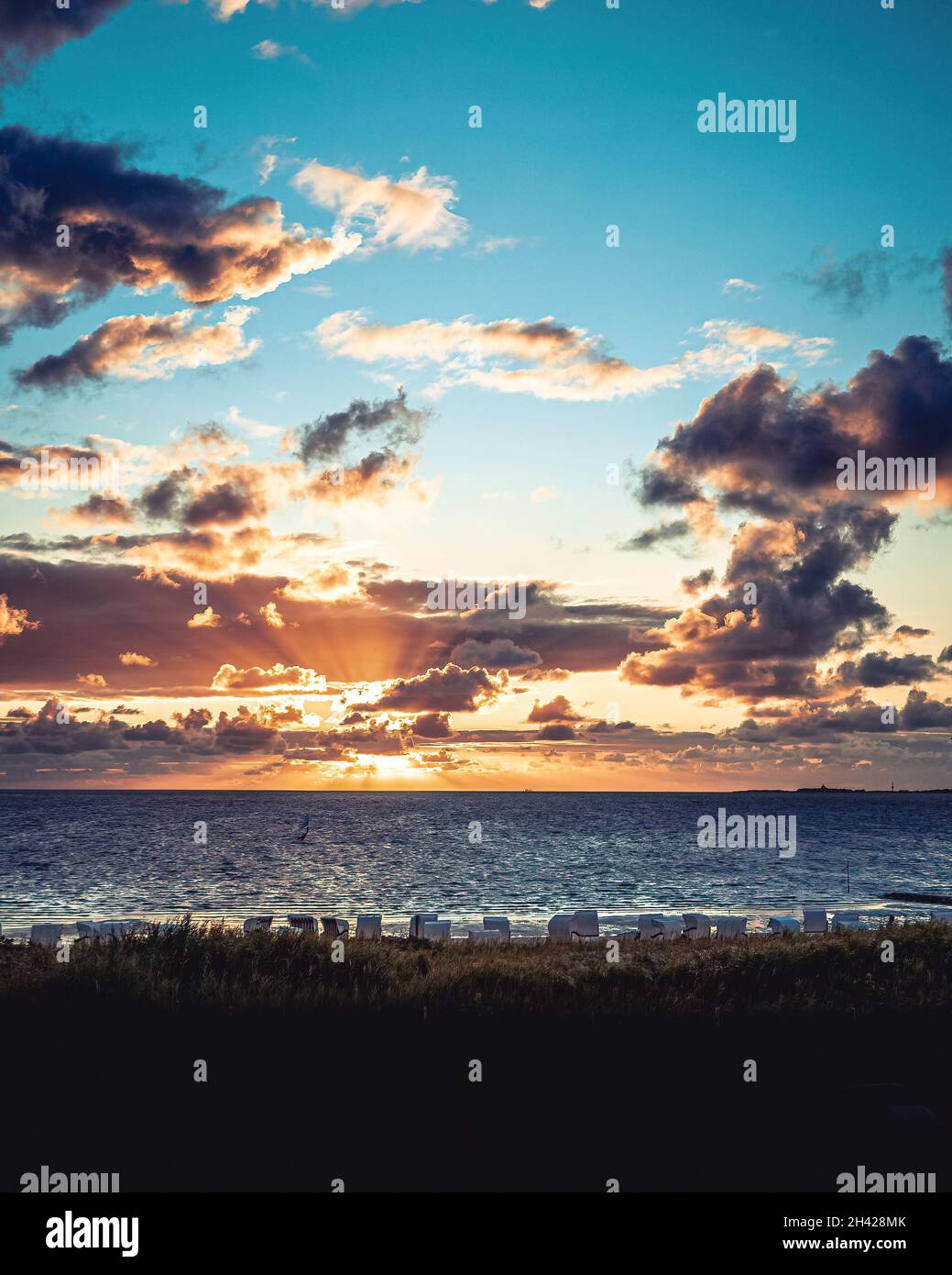 Amazing sunset seascape cloudy hi-res stock photography and images - Alamy