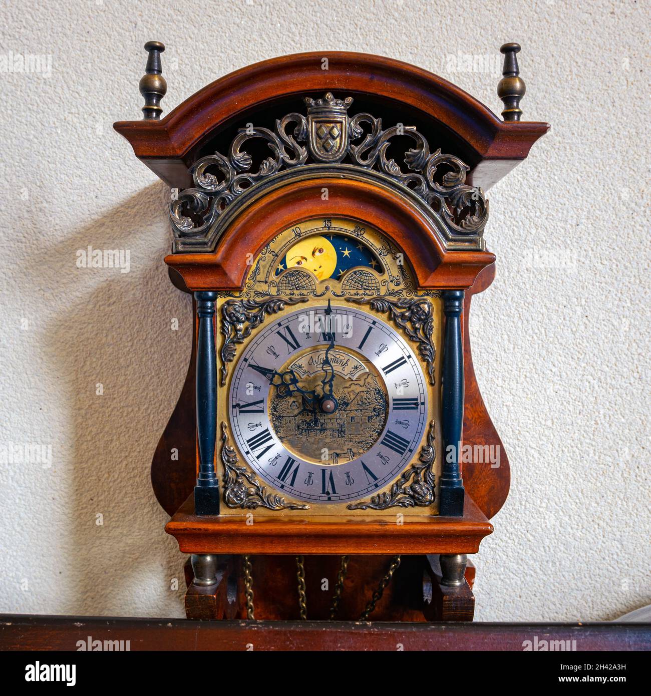 Traditional clock calendar design hi-res stock photography and images ...