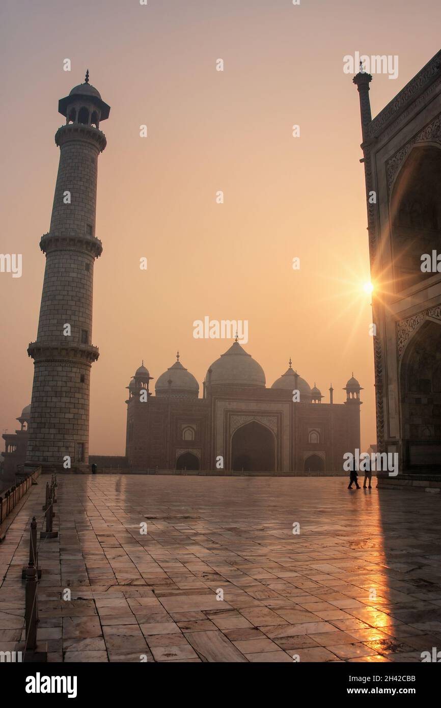 View of jawab from Taj Mahal base at sunrise, Agra, Uttar Pradesh ...