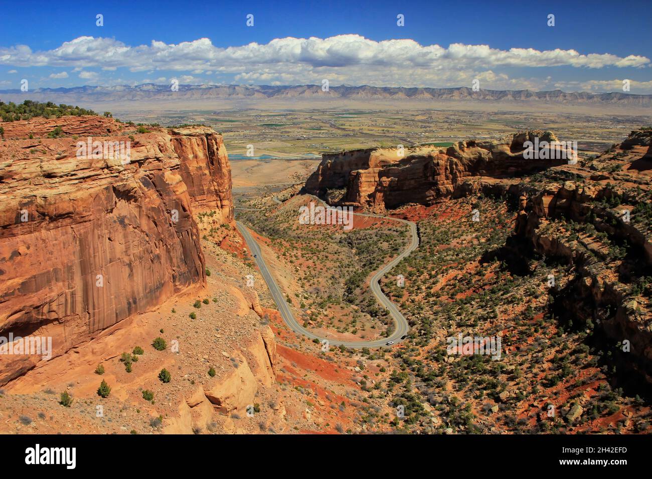 View of Rim Rock Drive road in Colorado National Monument, Grand ...