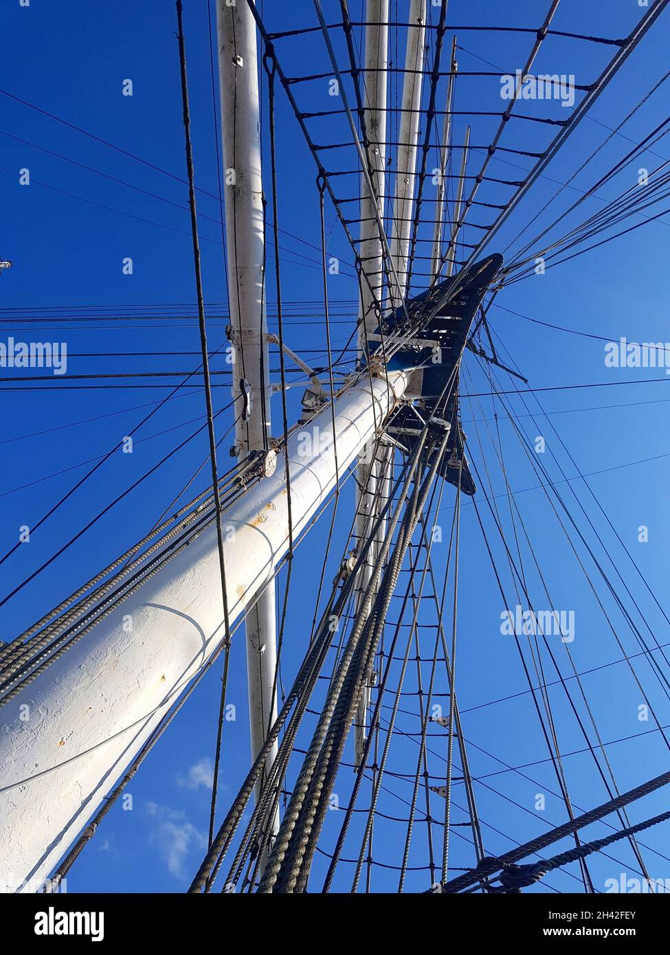 Halyard hi-res stock photography and images - Alamy