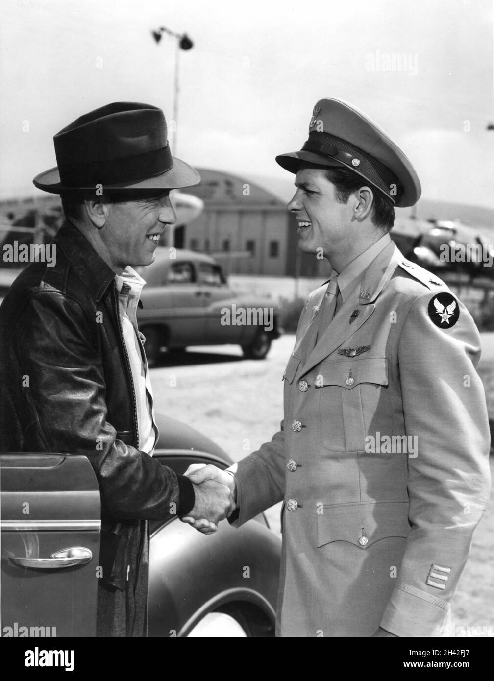 HUMPHREY BOGART and JAMES BROWN in CHAIN LIGHTNING 1950 director STUART ...