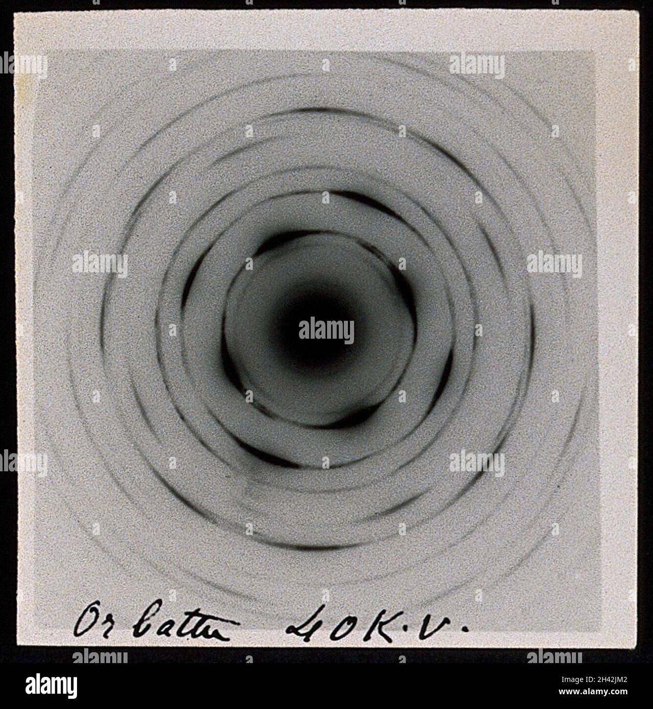 Diffraction of electrons on microcrystallitic crystals or powders ...