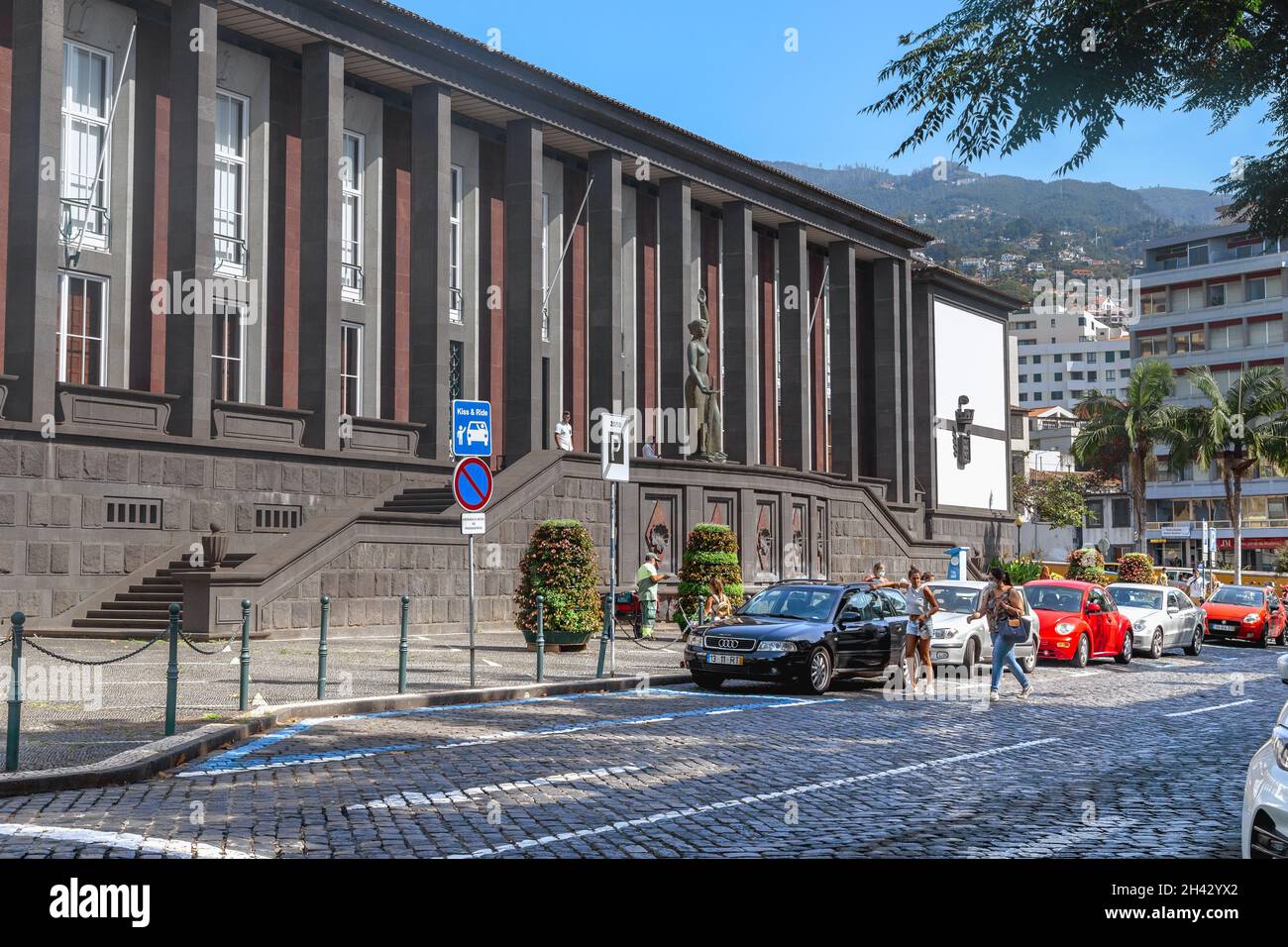 Downtown outside day building hi-res stock photography and images - Alamy