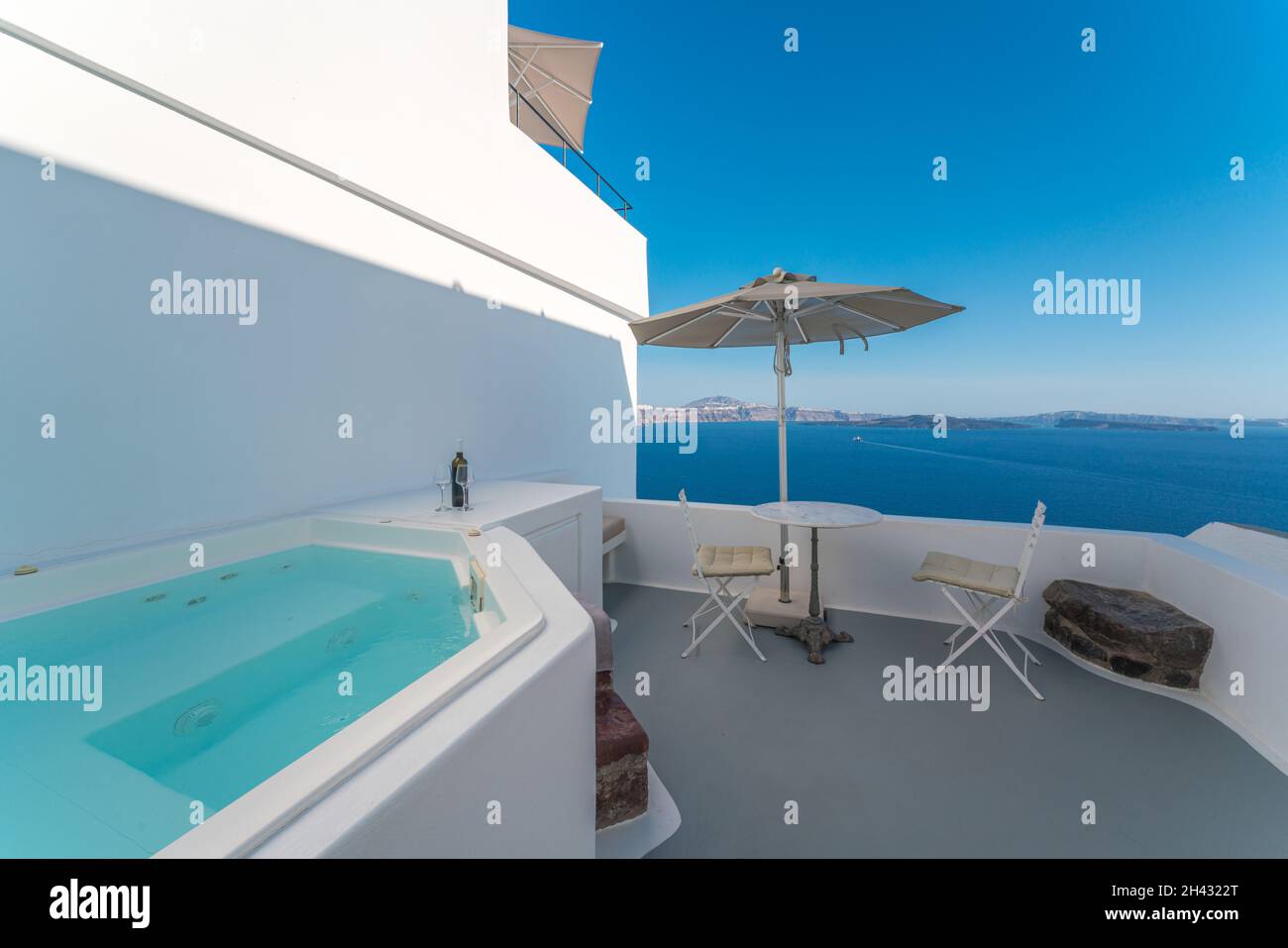 Luxury outdoor jacuzzi against the Aegean Seascapes on the cliff of ...