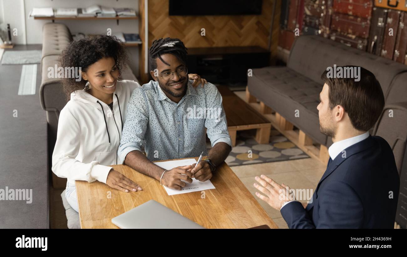 Female african american lawyer hi-res stock photography and images - Alamy