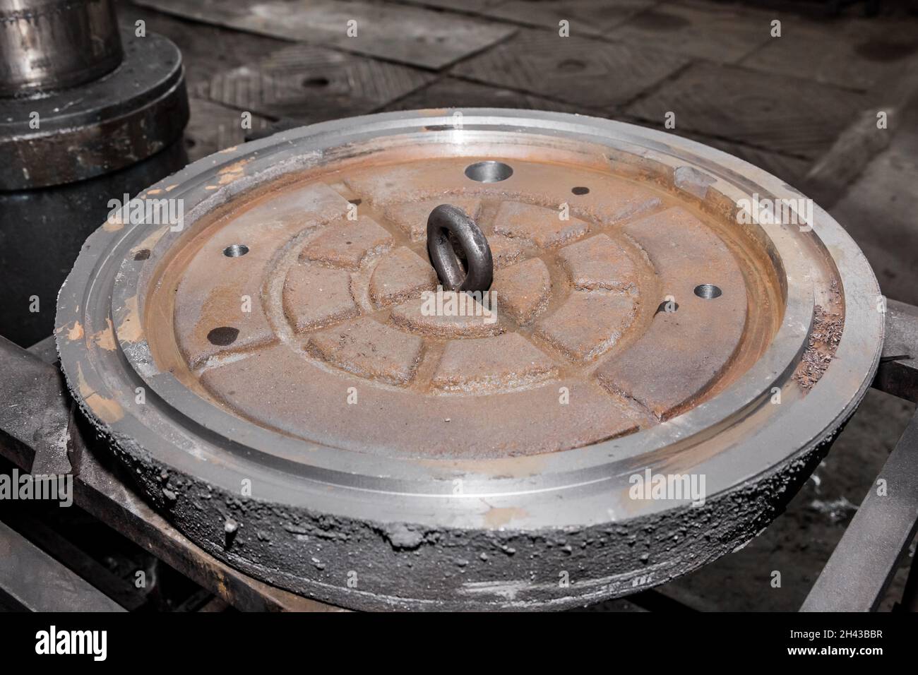 Eye bolt mounting in cast iron manhole, production of manholes at the ...