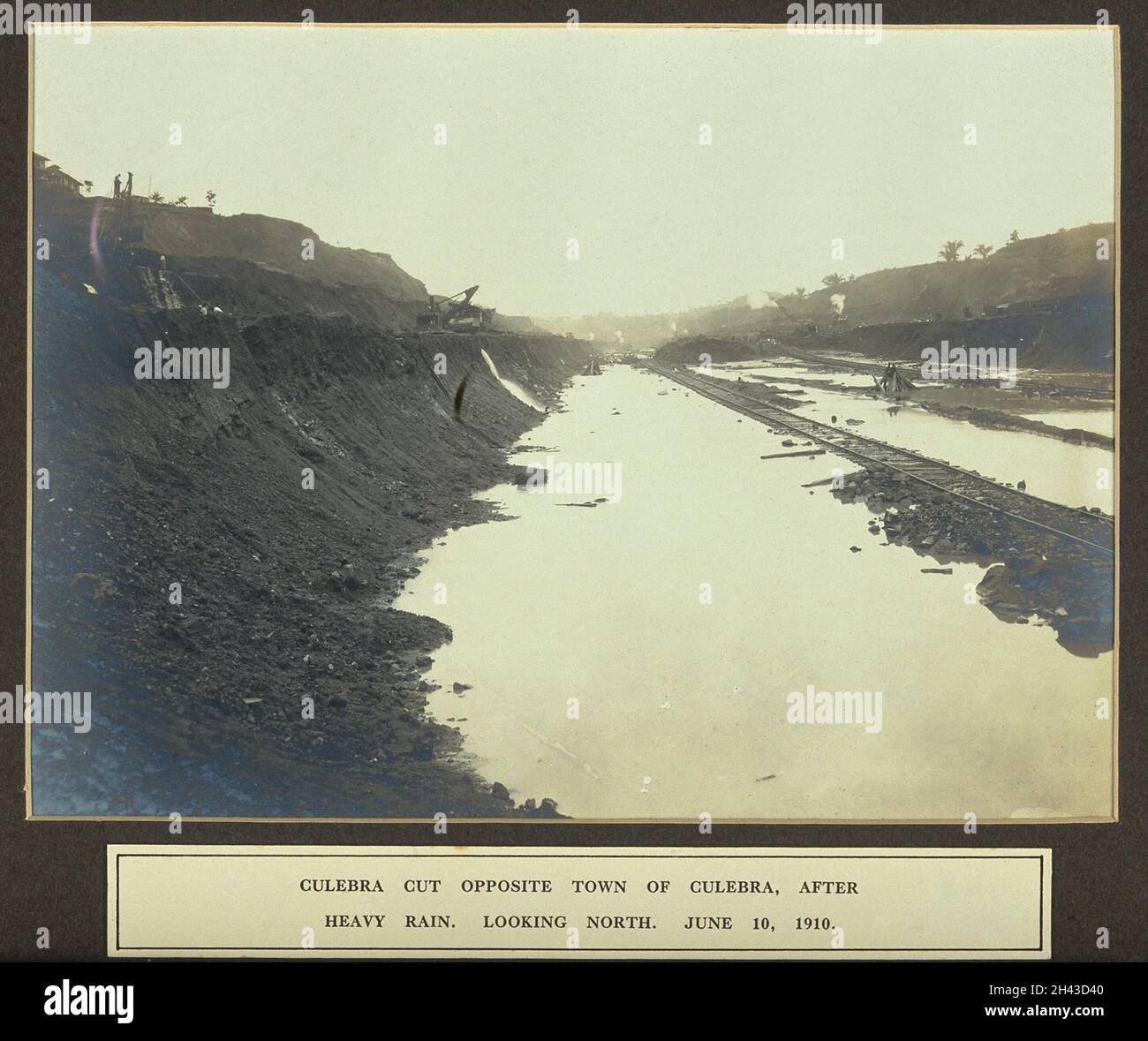The Culebra Cut after heavy rain: Panama Canal construction work in ...