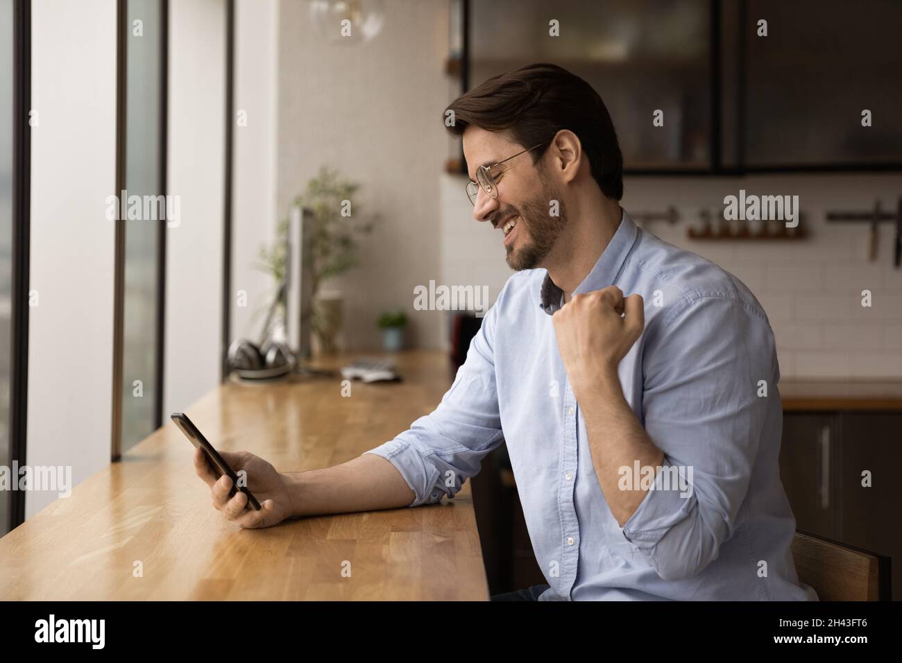 Device notification hi-res stock photography and images - Alamy