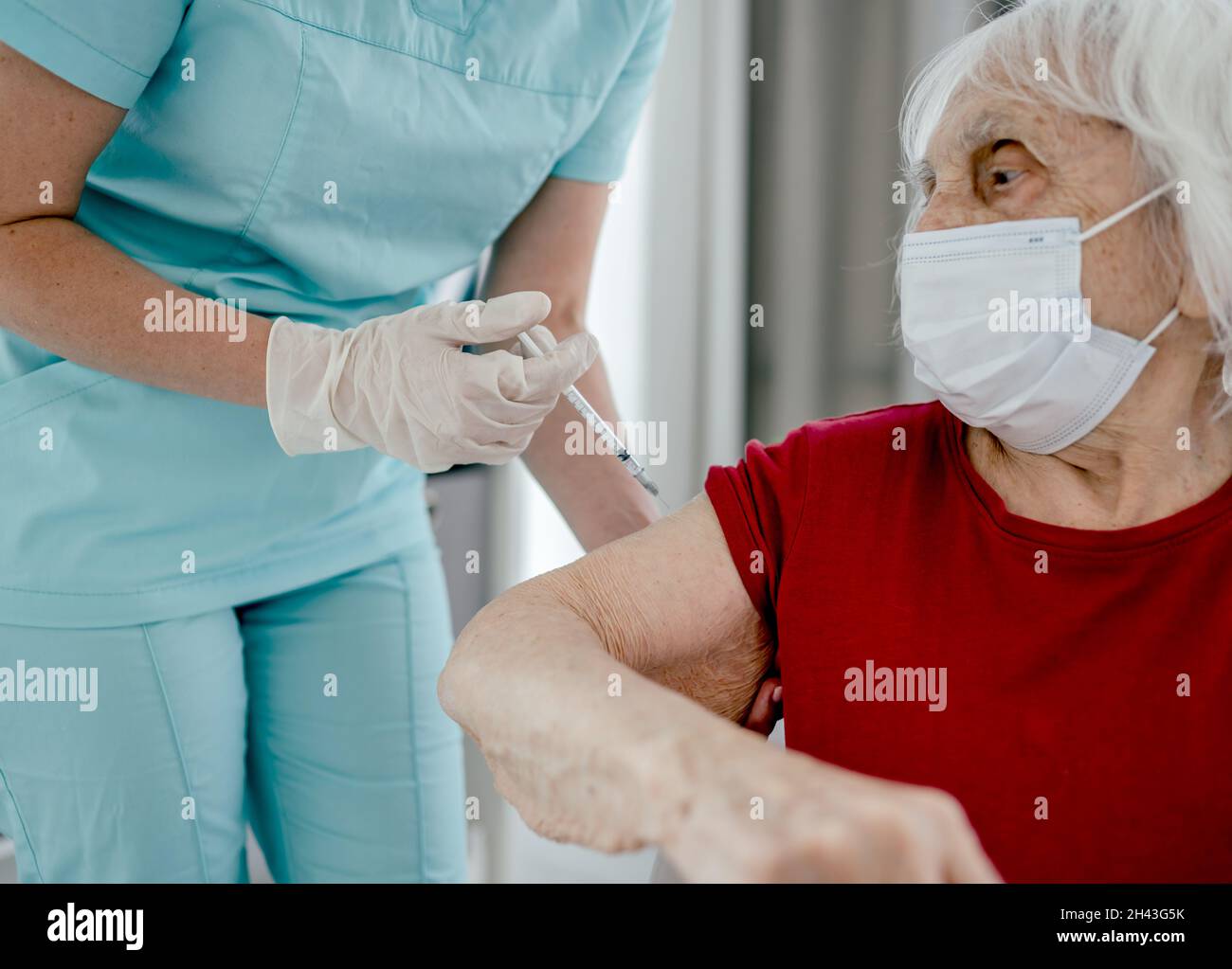 Nurse injection hi-res stock photography and images - Alamy