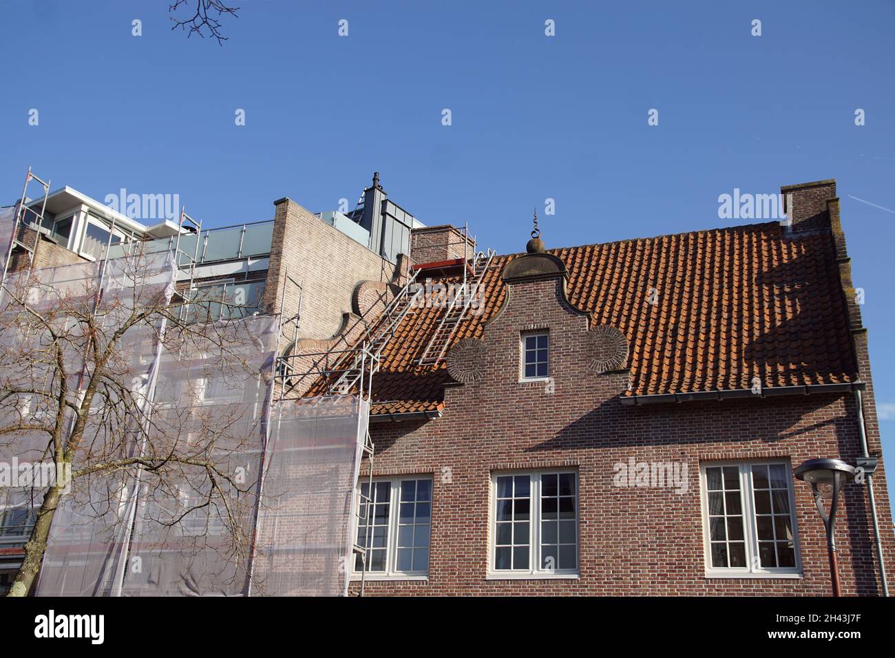 Clock gable hi-res stock photography and images - Alamy