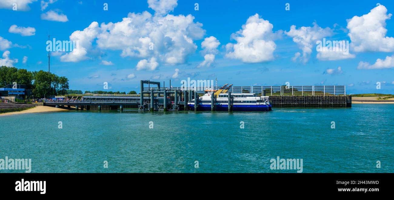 20 vehicle ferry hi-res stock photography and images - Alamy