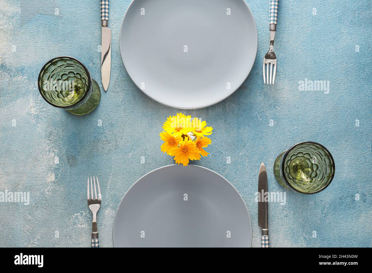 Simple table setting on color background Stock Photo - Alamy