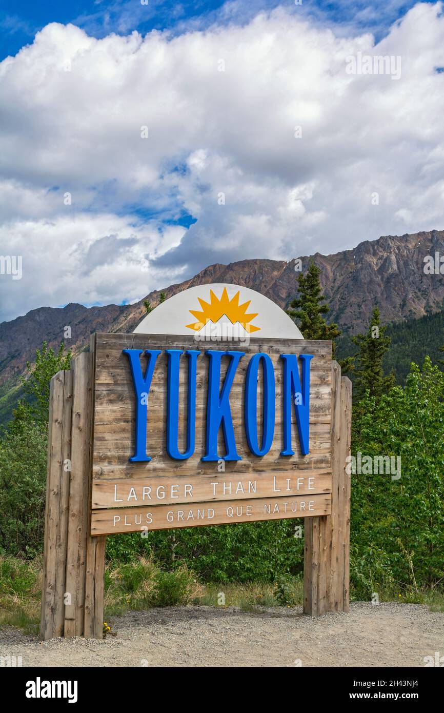 Bc yukon border hi-res stock photography and images - Alamy