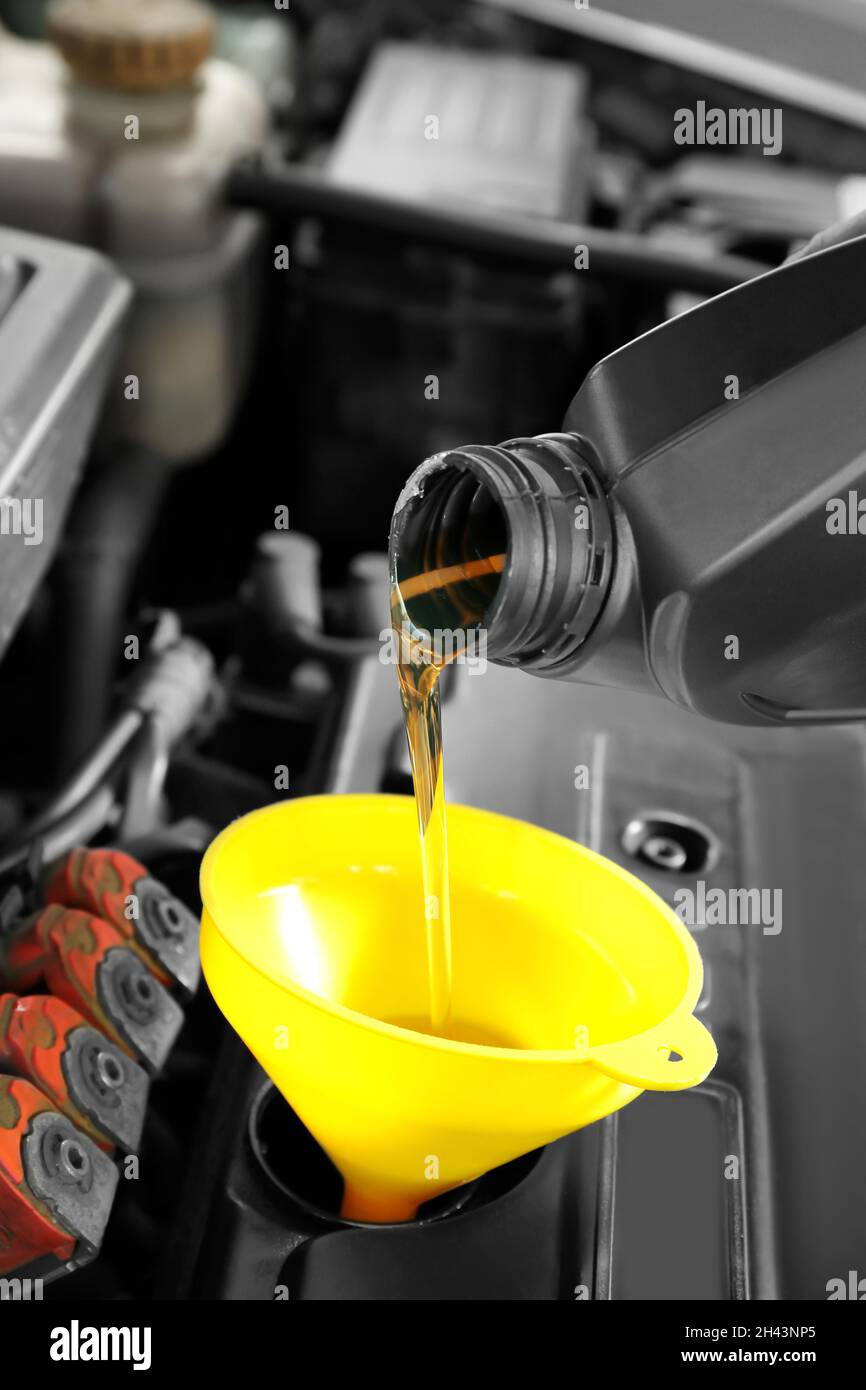Pouring of motor oil from canister into car engine Stock Photo - Alamy