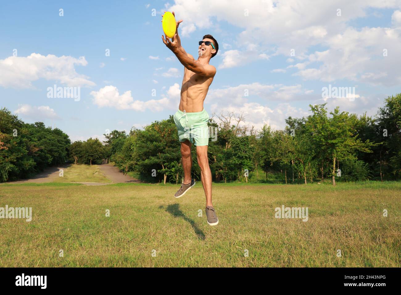 Ultimate frisbee catching hi-res stock photography and images - Alamy