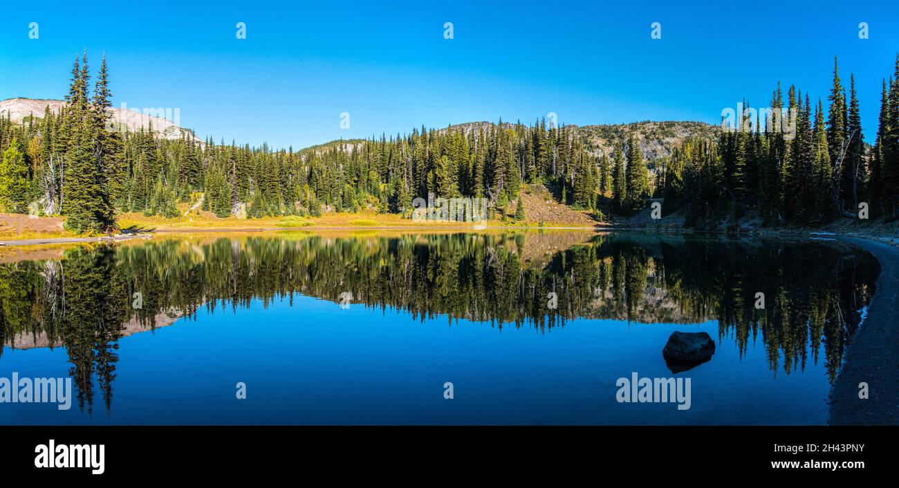 Scenic reflection from Shadow Lake in Mount Rainier National Park, USA ...