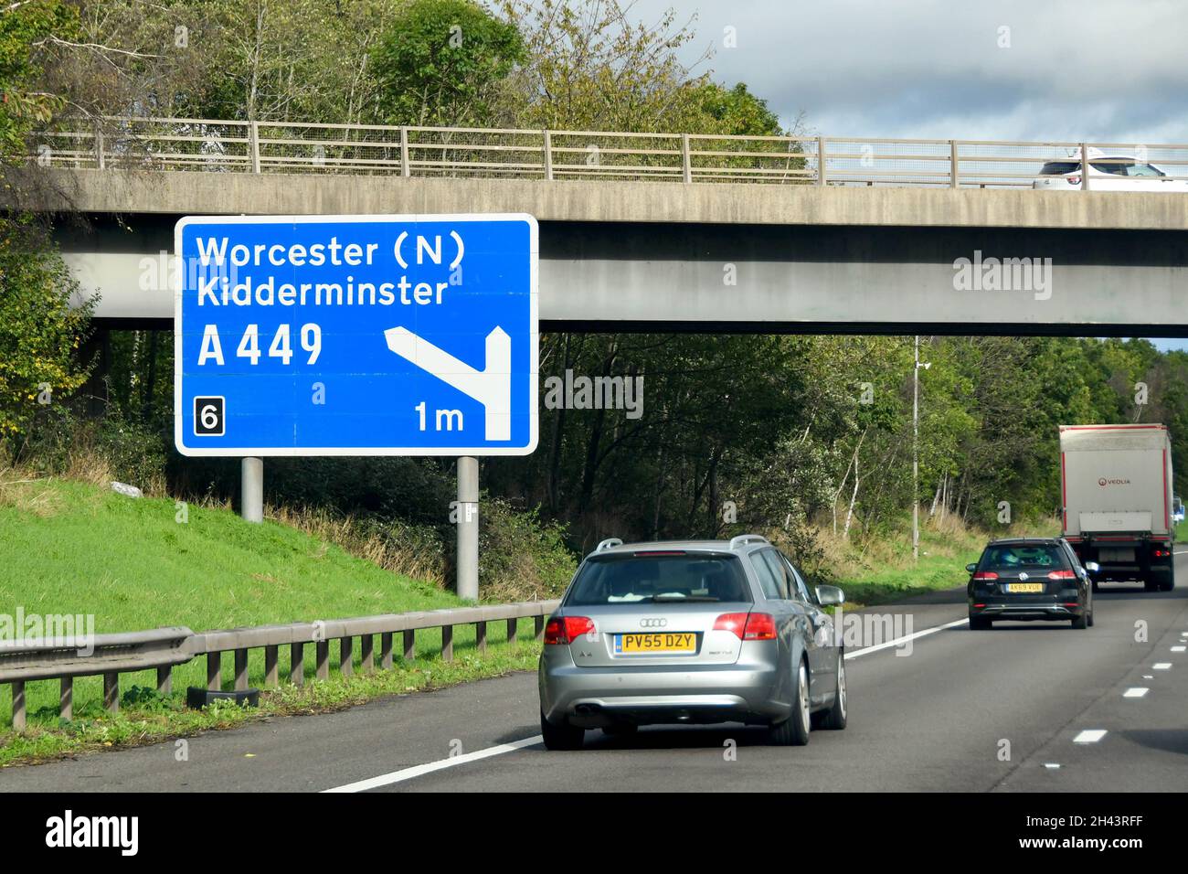 M5 road sign hi-res stock photography and images - Alamy