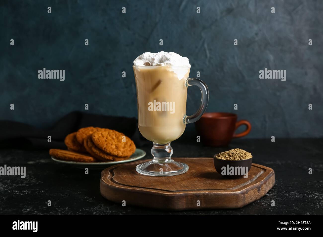 Glass cup of iced hojicha latte and powder on black background Stock ...