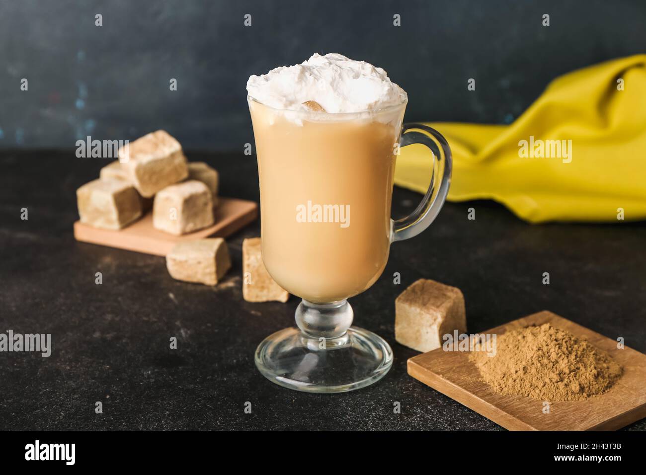 Glass cup of iced hojicha latte and powder on black background Stock ...