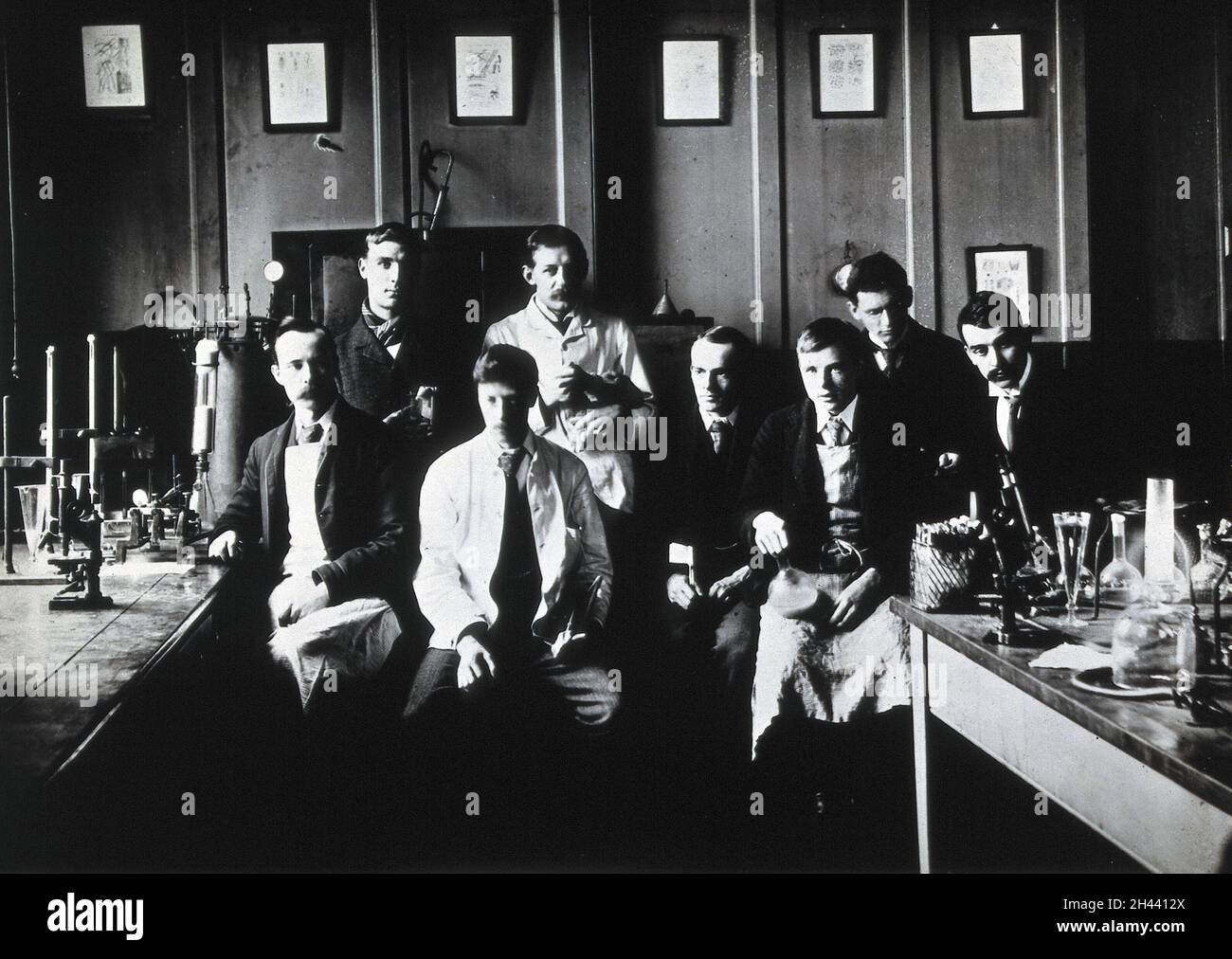 St bartholomew’s hospital students hi-res stock photography and images ...