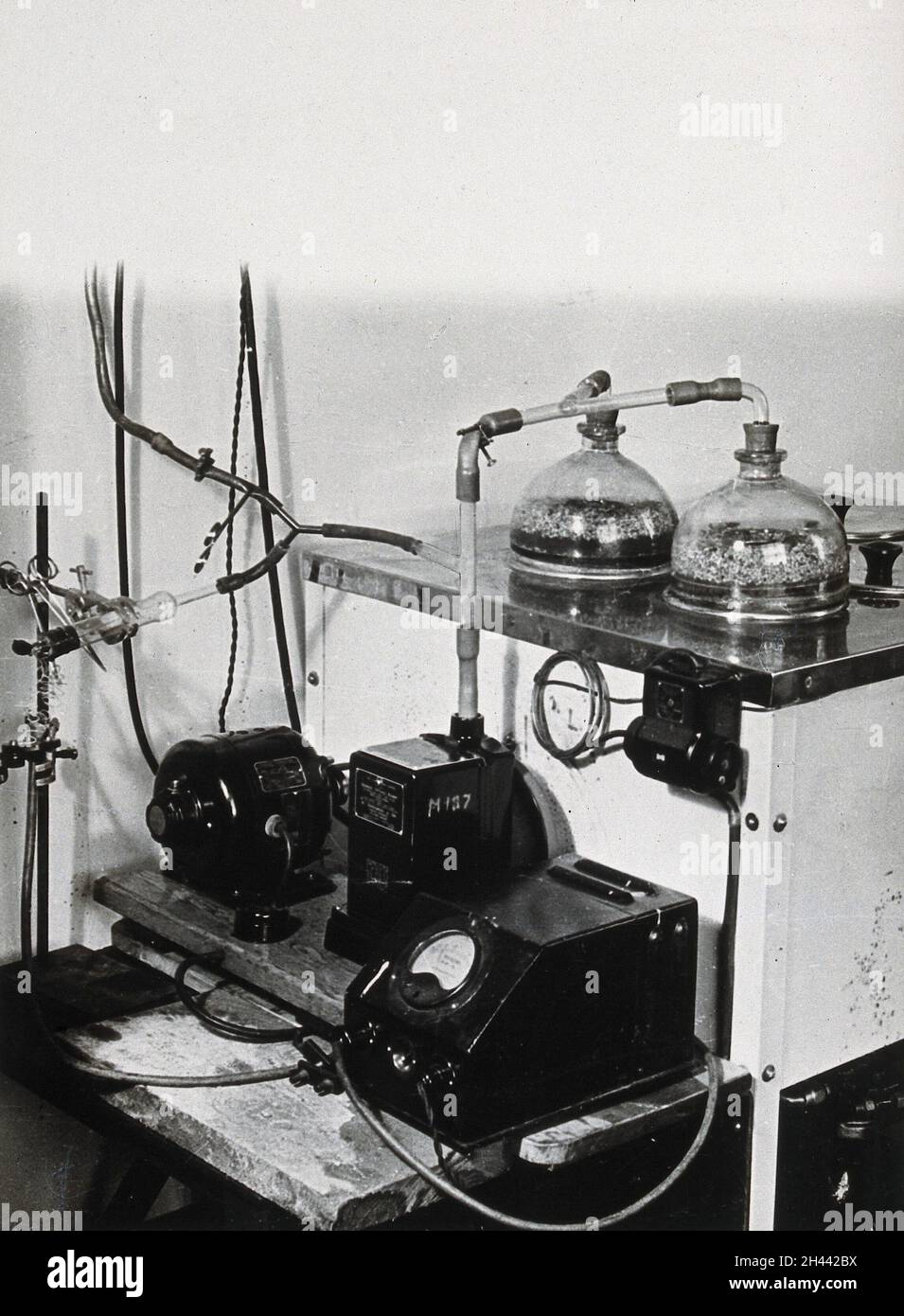 1930s laboratory hi-res stock photography and images - Alamy