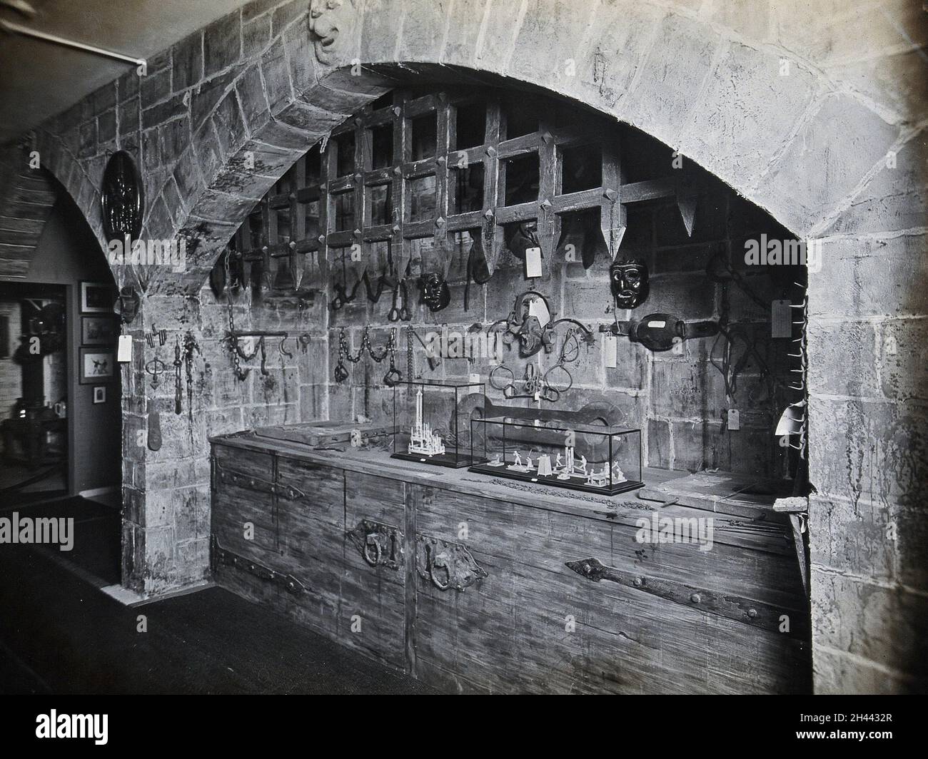 Wellcome Historical Medical Museum, Wigmore Street, London: a display ...