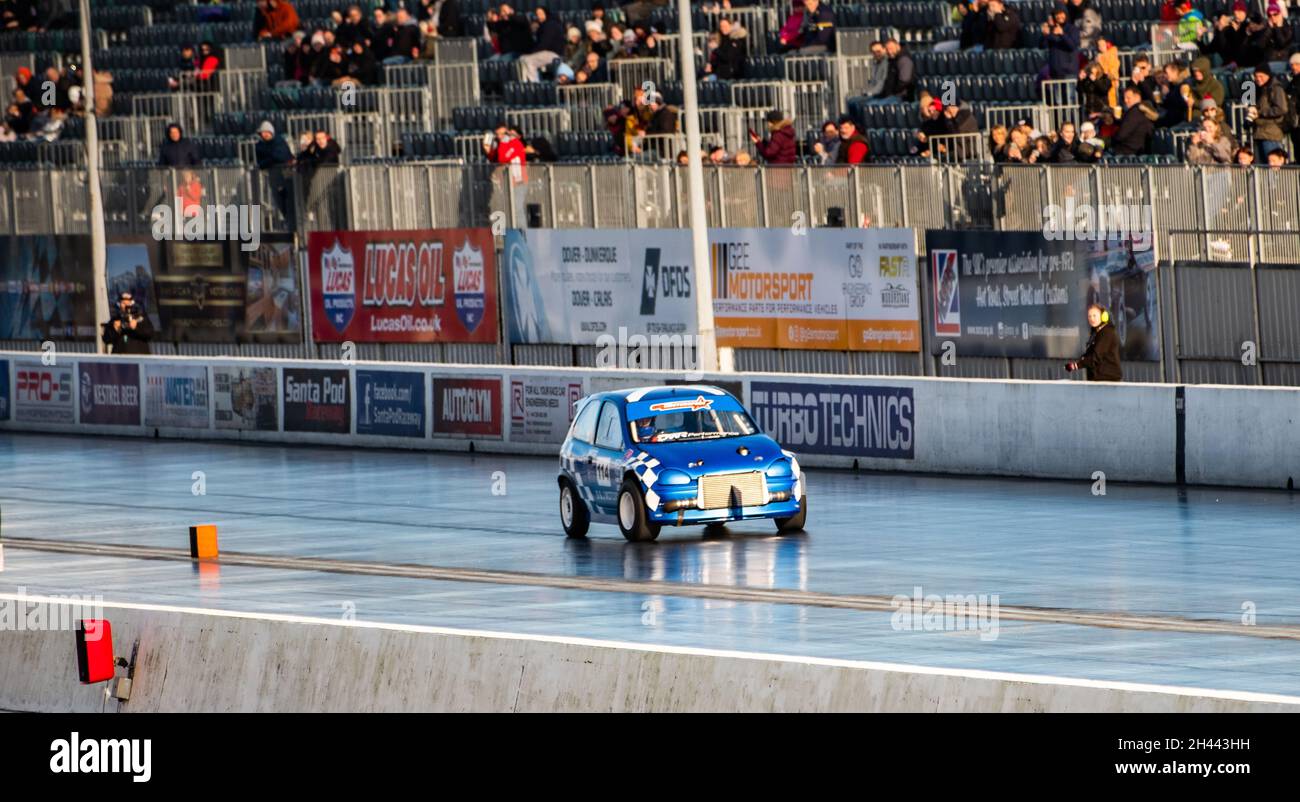Dragster racing on santa pod race track hi-res stock photography and ...
