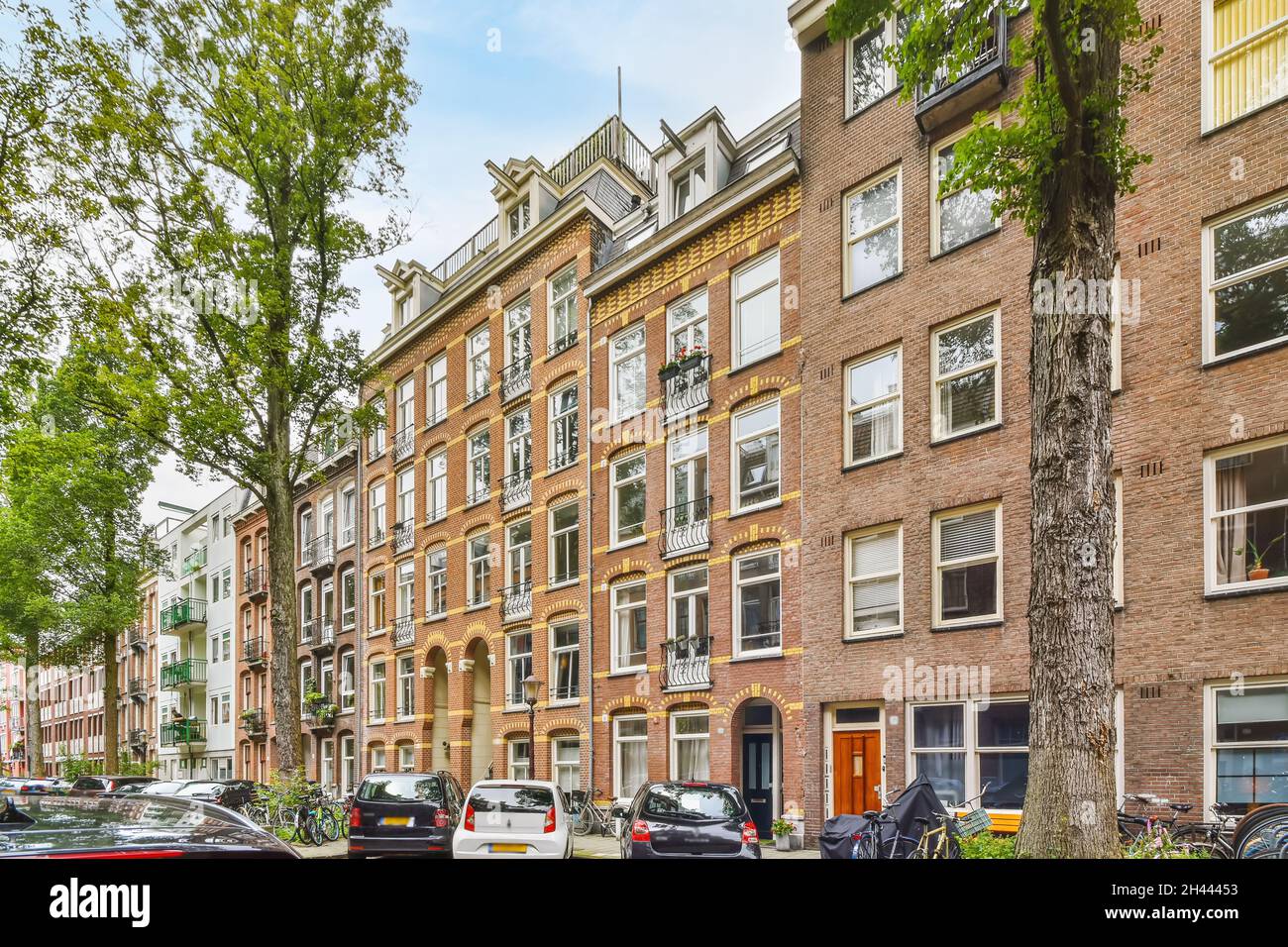 Brick high rise hi-res stock photography and images - Alamy