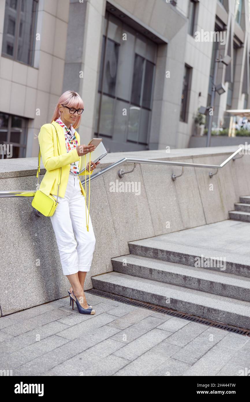 Woman tapping on screen smartphone hi-res stock photography and images ...