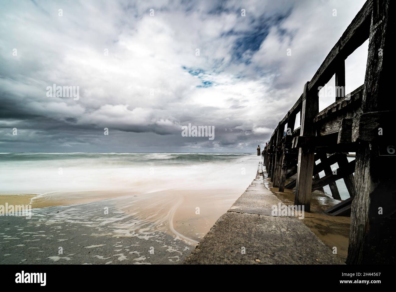 Pier at storm hi-res stock photography and images - Alamy