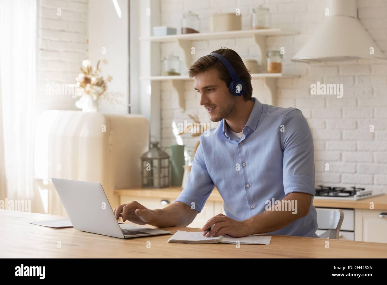 Computer conferencing hi-res stock photography and images - Alamy