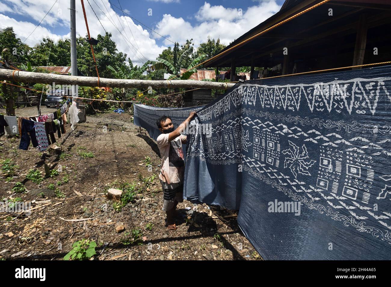 Indonesian phinisi man hi-res stock photography and images - Alamy