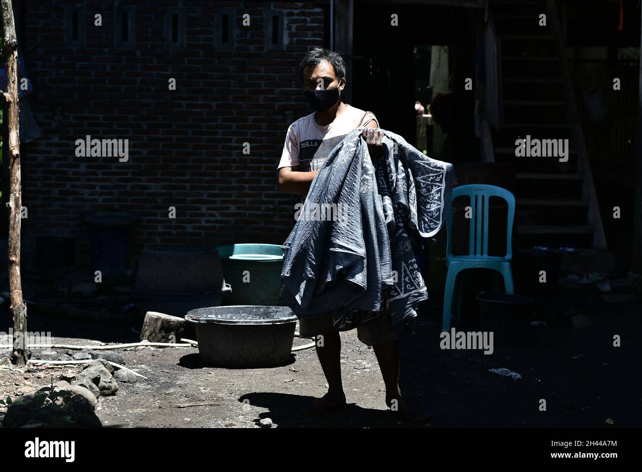 Washing bat hi-res stock photography and images - Alamy