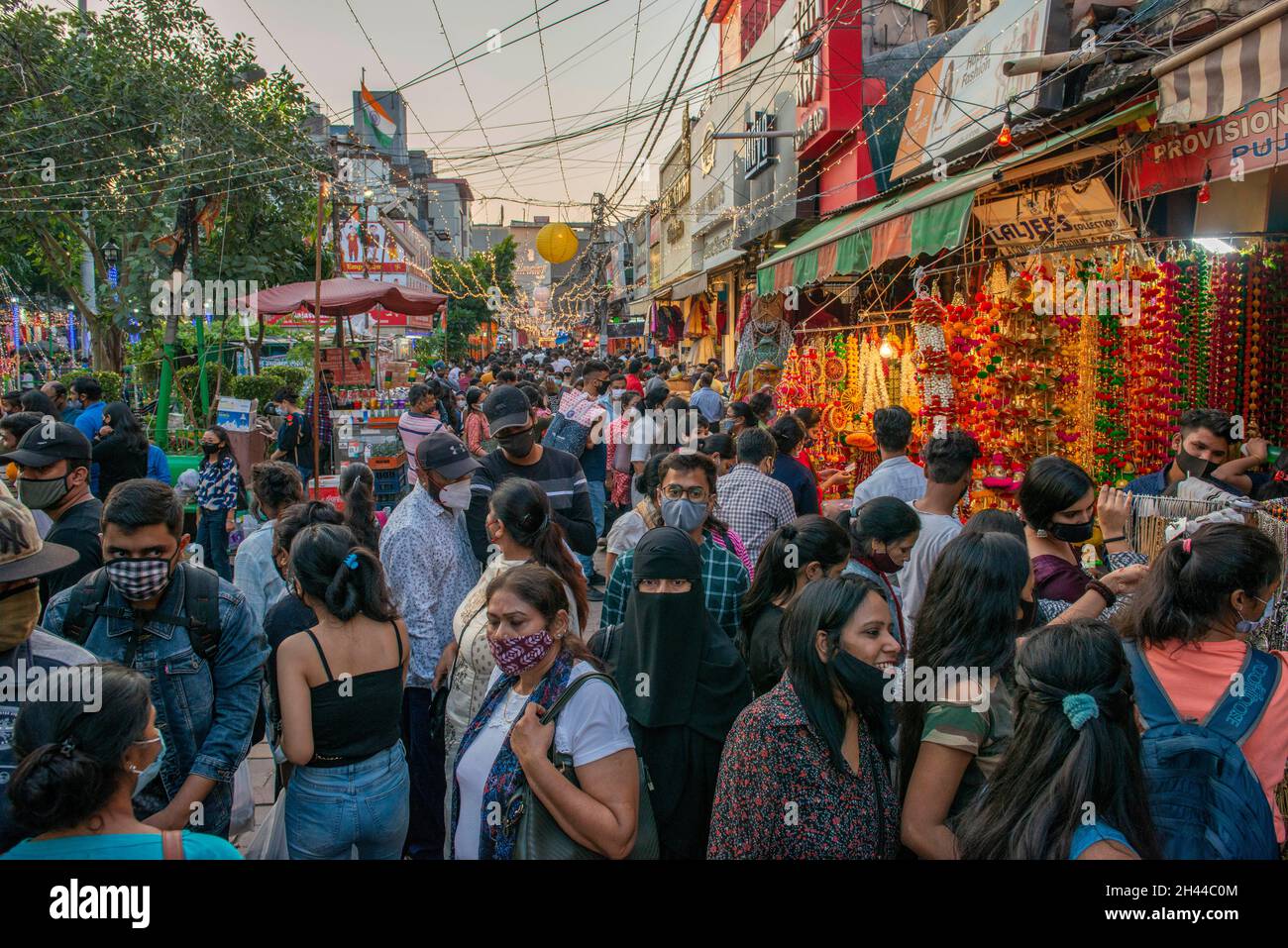 New Delhi, India. 31st Oct, 2021. Crowds of people seen shopping at ...