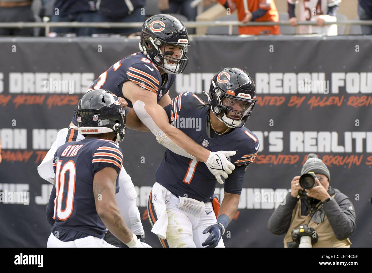 Justin fields bears celebrate hi-res stock photography and images - Alamy