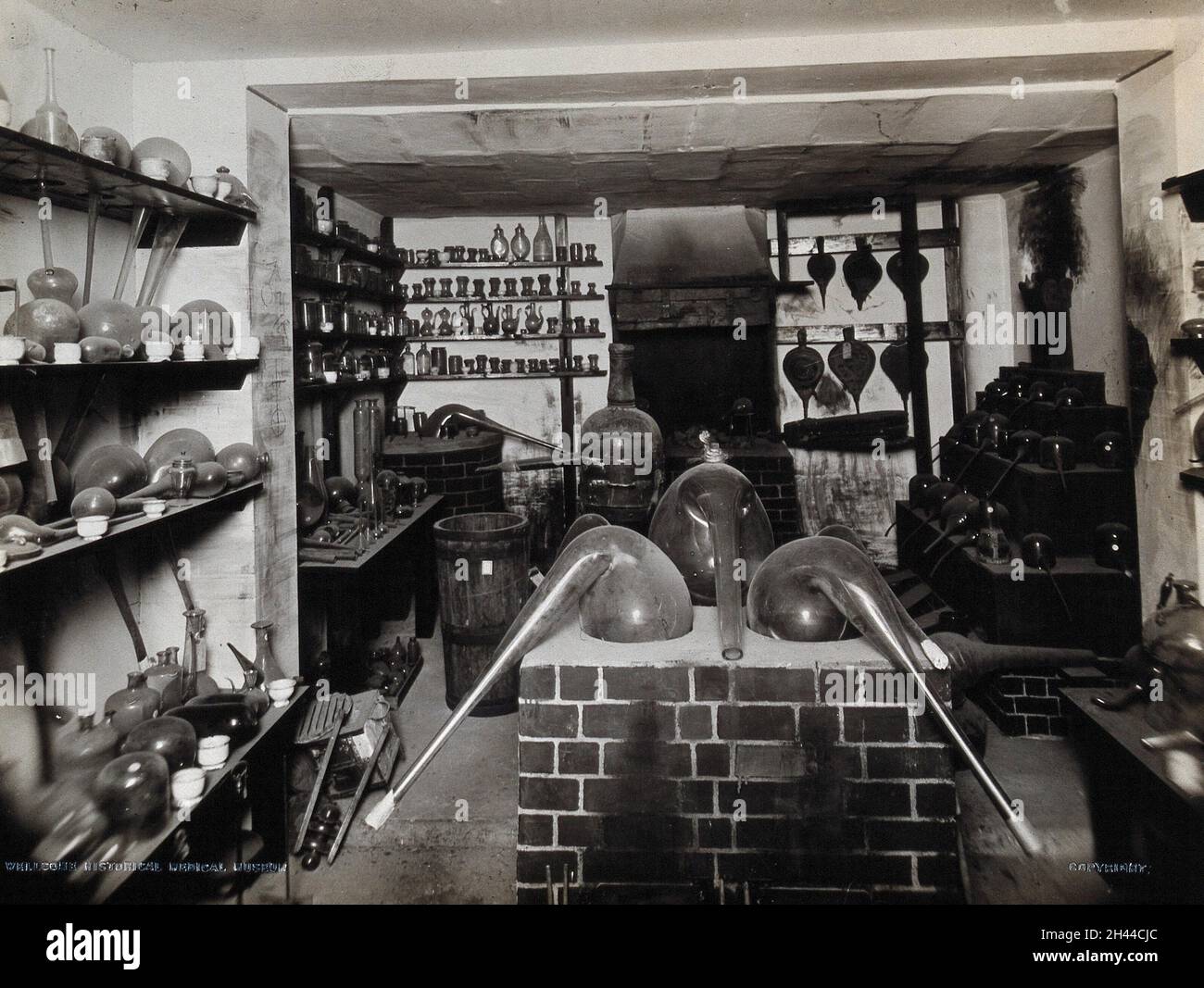 Alchemy 16th century hi-res stock photography and images - Alamy