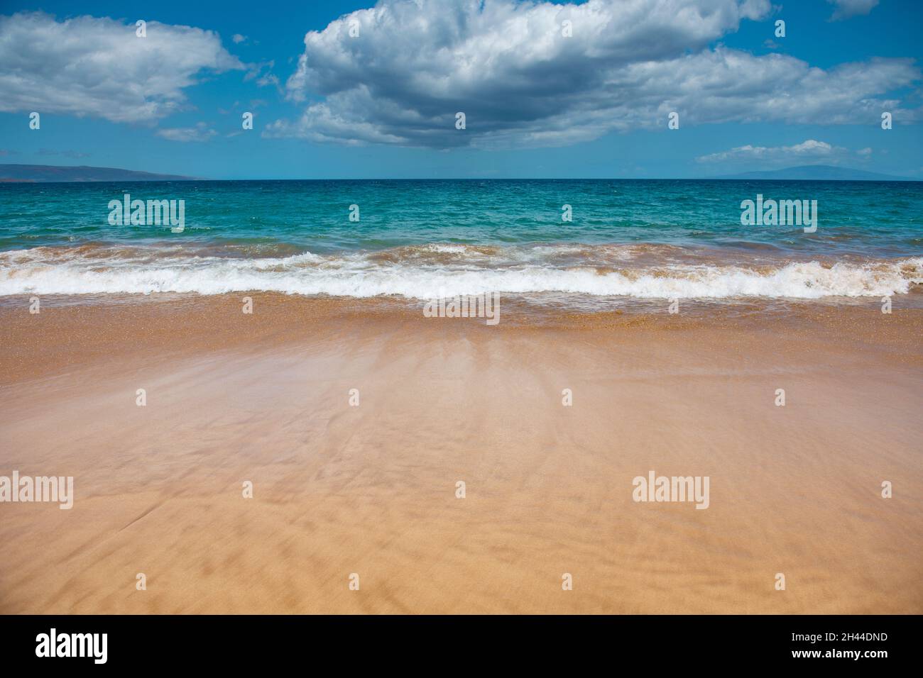 Sea background, nature of tropical summer beach with rays of sun light ...