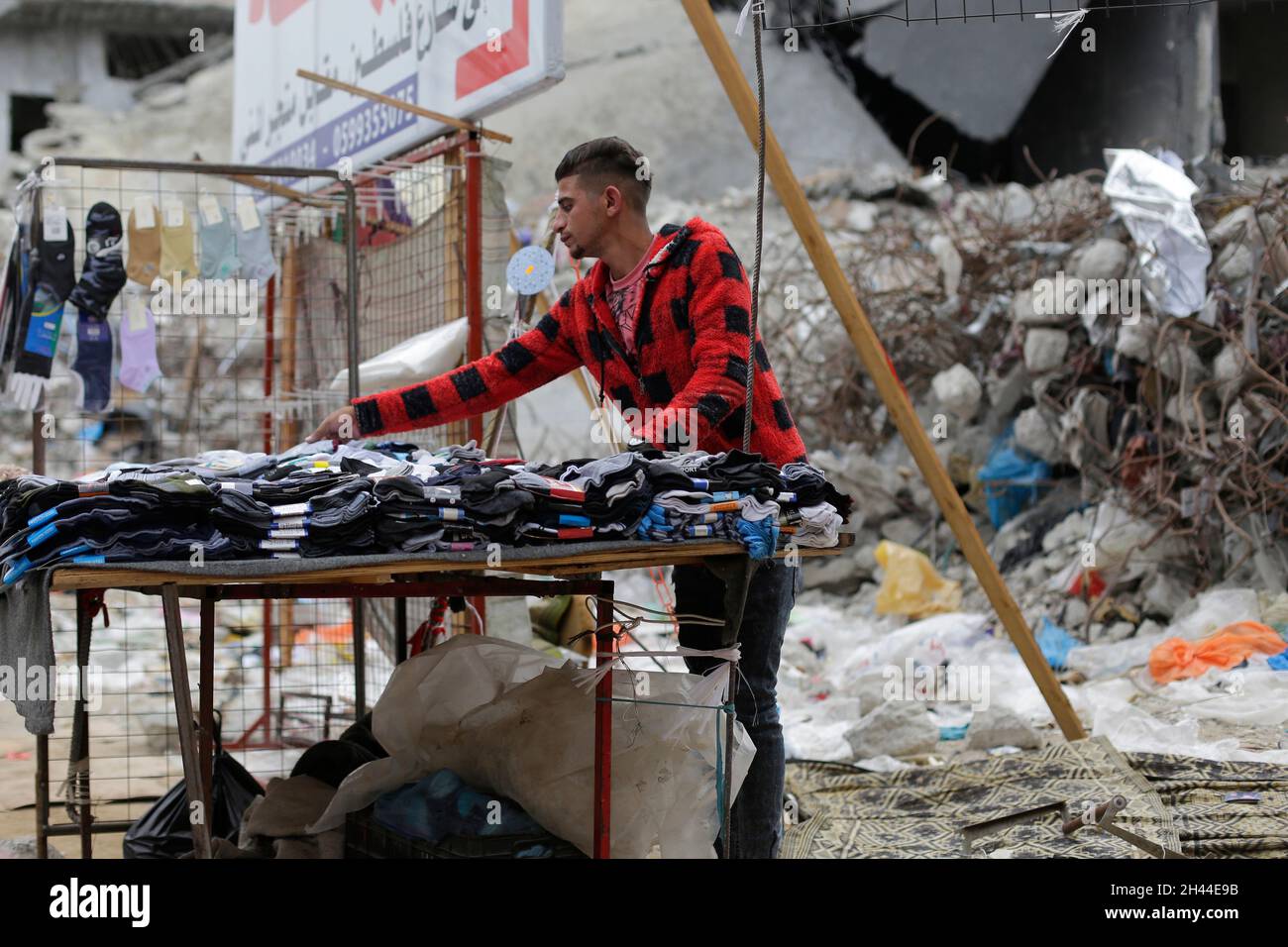 Gaza, Palestine. 31st Oct, 2021. A Palestinian street vendor displays ...