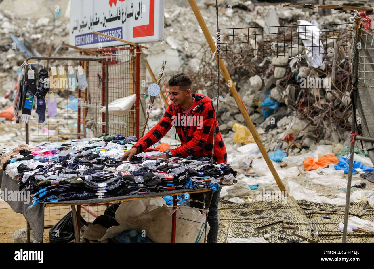 Gaza, Palestine. 31st Oct, 2021. A Palestinian street vendor displays ...