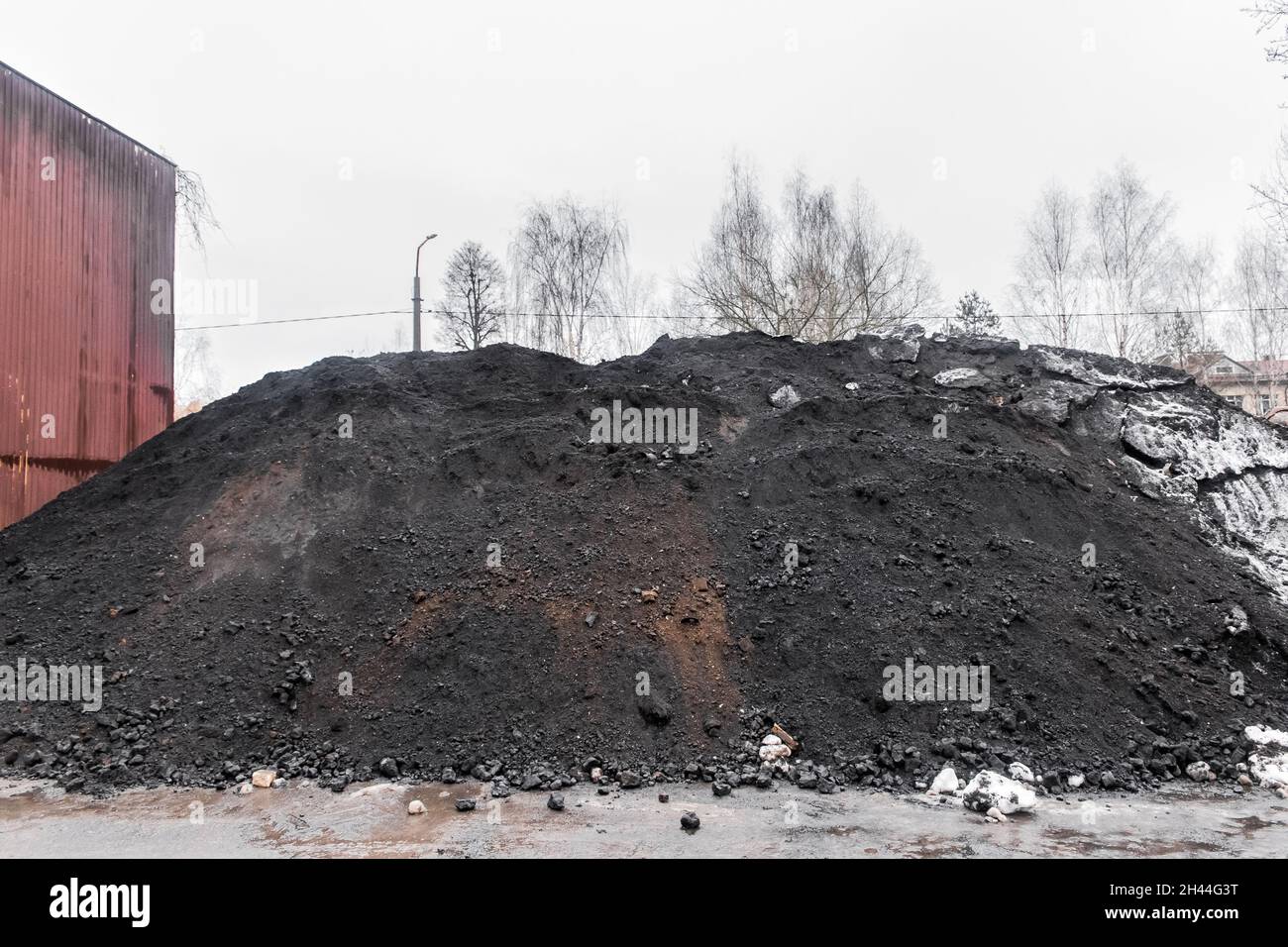 Slag pile hi-res stock photography and images - Alamy