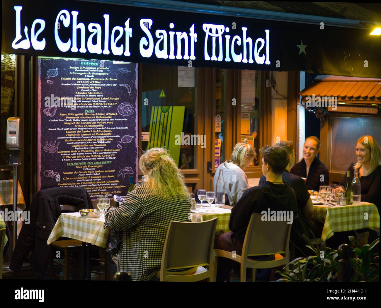 France, Paris, street scene, restaurant, terrace, people, nightlife ...